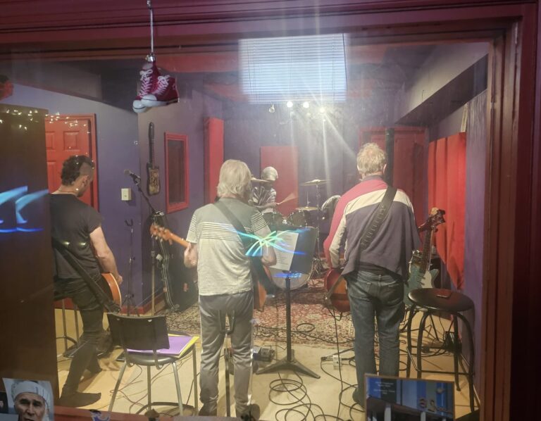 The Vapors Official Website